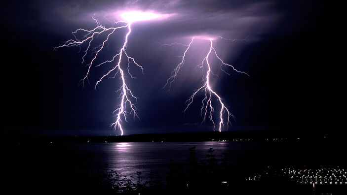 Schooltv: Hoe ontstaat onweer? - Story over donder en bliksem